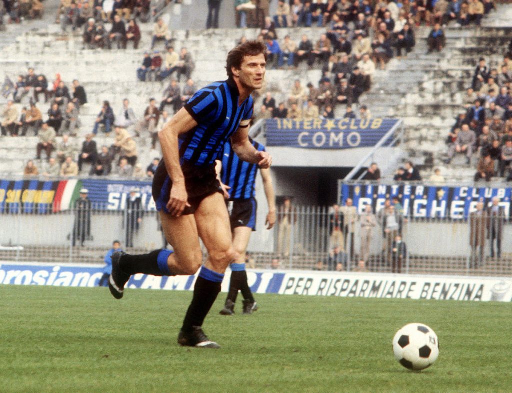 Giacinto Facchetti fez história jogando pela Inter e ainda presidiu o ...