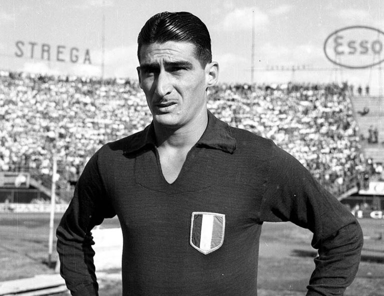 Julinho Botelho foi ídolo na maior Fiorentina da história - Calciopédia