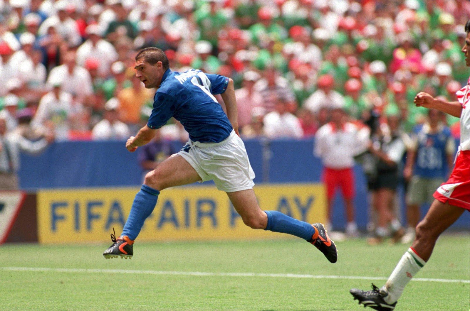 Do 2 ao 11, Daniele Massaro usou todos os números na camisa - Calciopédia