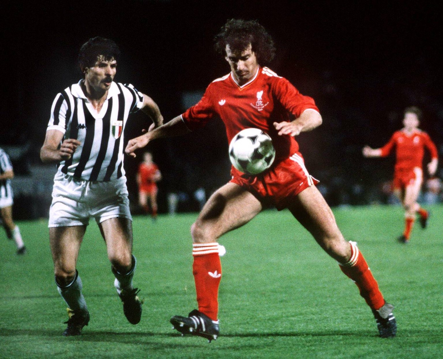 Defensor versátil, Luciano Favero foi coadjuvante de uma Juventus ...