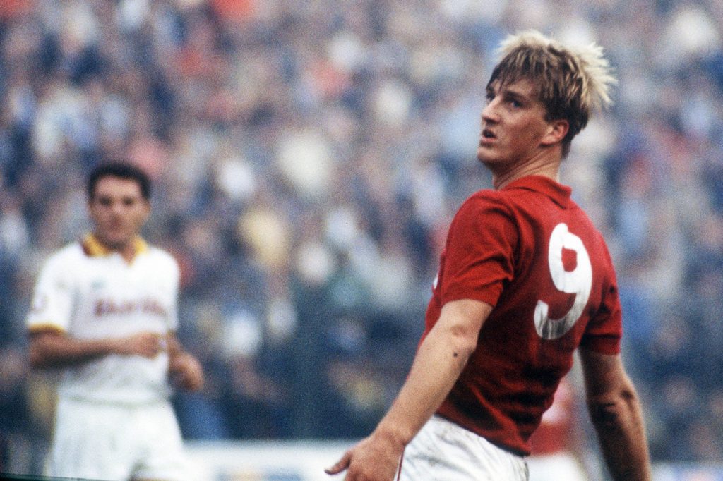 Camisa 9 autêntico, Wim Kieft empilhou gols por Pisa e Torino - Calciopédia