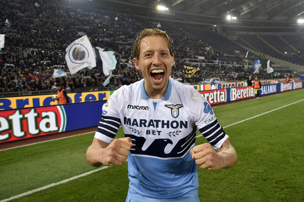 Respeitado por onde passou, Lucas Leiva se despediu da Europa com a ...