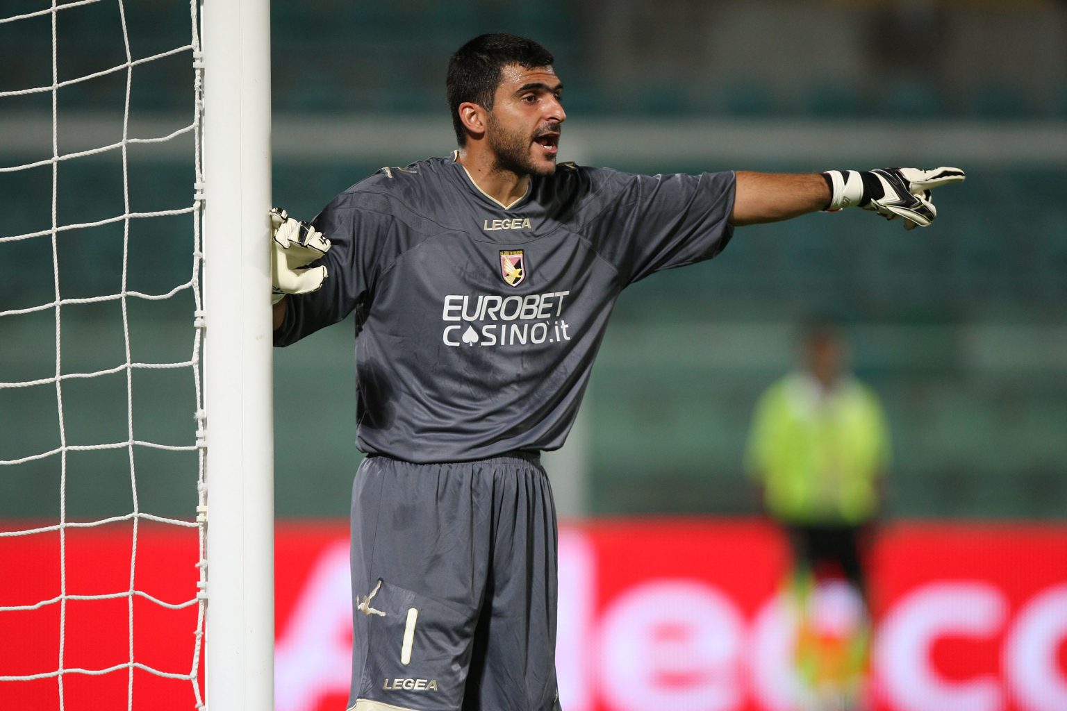 Rubinho brilhou no Genoa e conquistou títulos como eterno reserva da ...