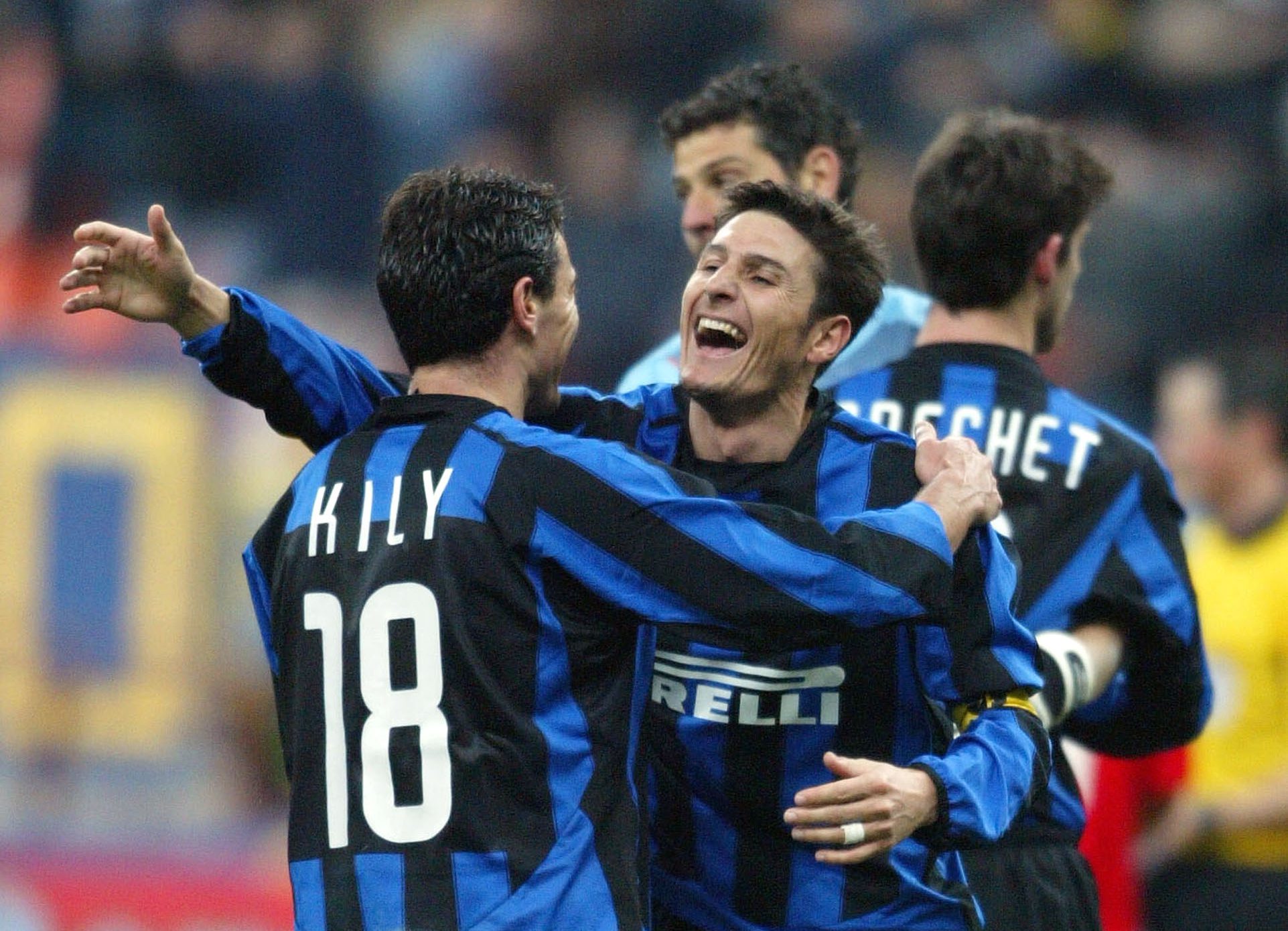 Em duelo agitado e cheio de gols, a Inter bateu o Benfica nas oitavas da Copa Uefa 2003-04 ...