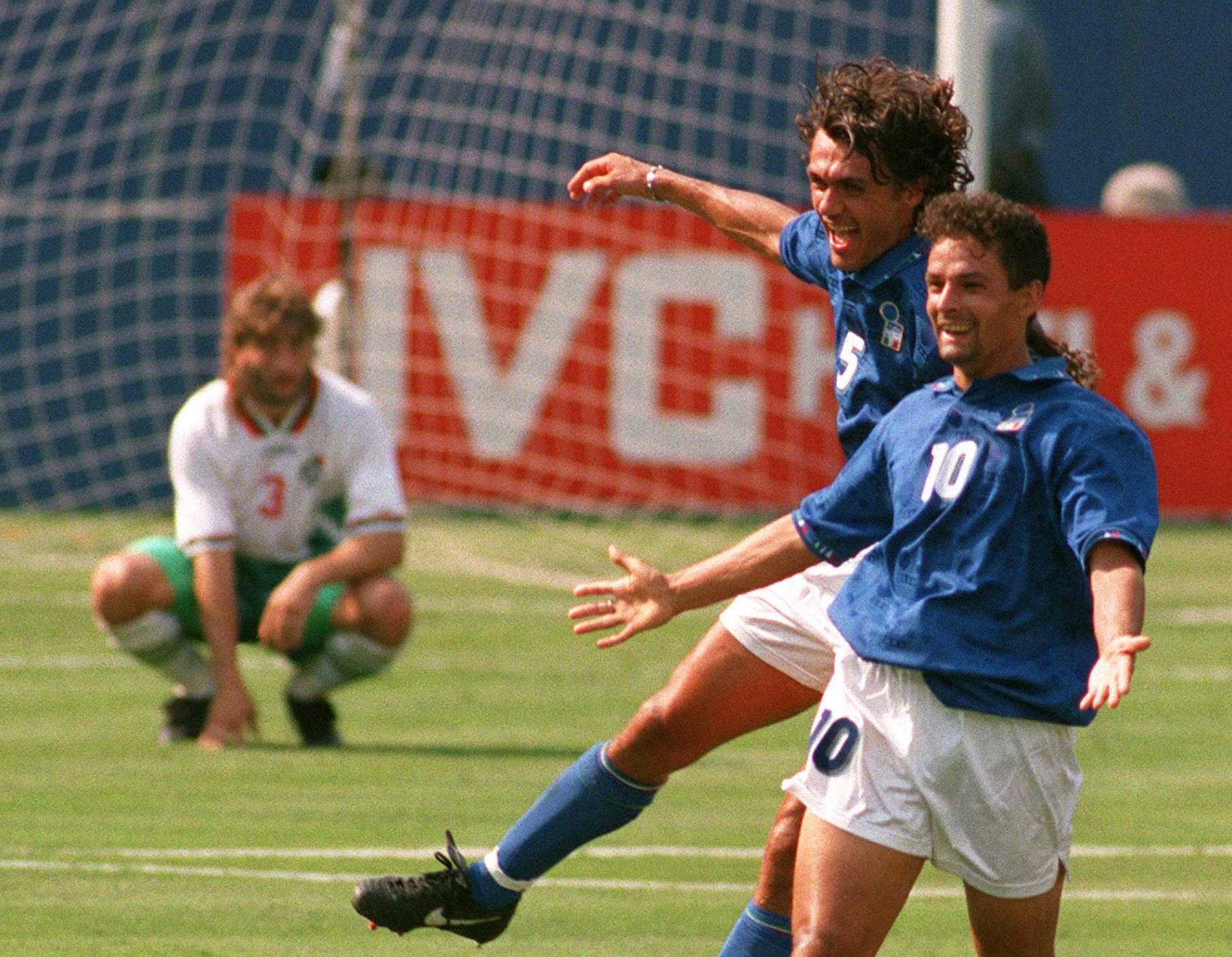 Com dois de Roberto Baggio, a Itália bateu a sensação Bulgária na ...